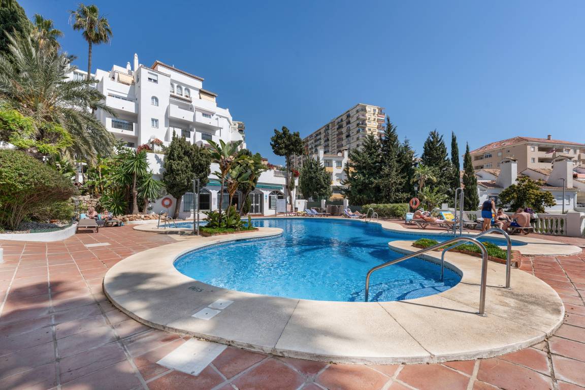 68 M² Apartamento ∙ 2 Habitaciones ∙ 4 Huéspedes - Torremolinos