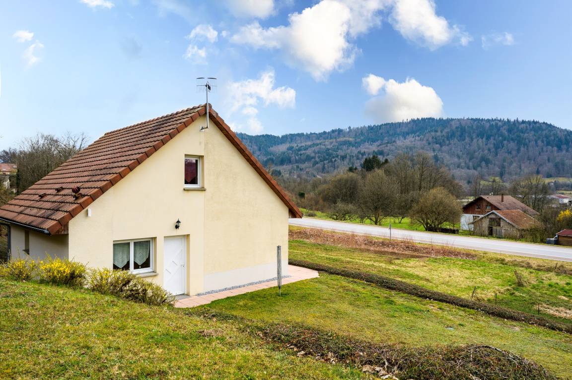 98 M² Maison De Vacances ∙ 4 Chambres ∙ 8 Personnes - Remiremont