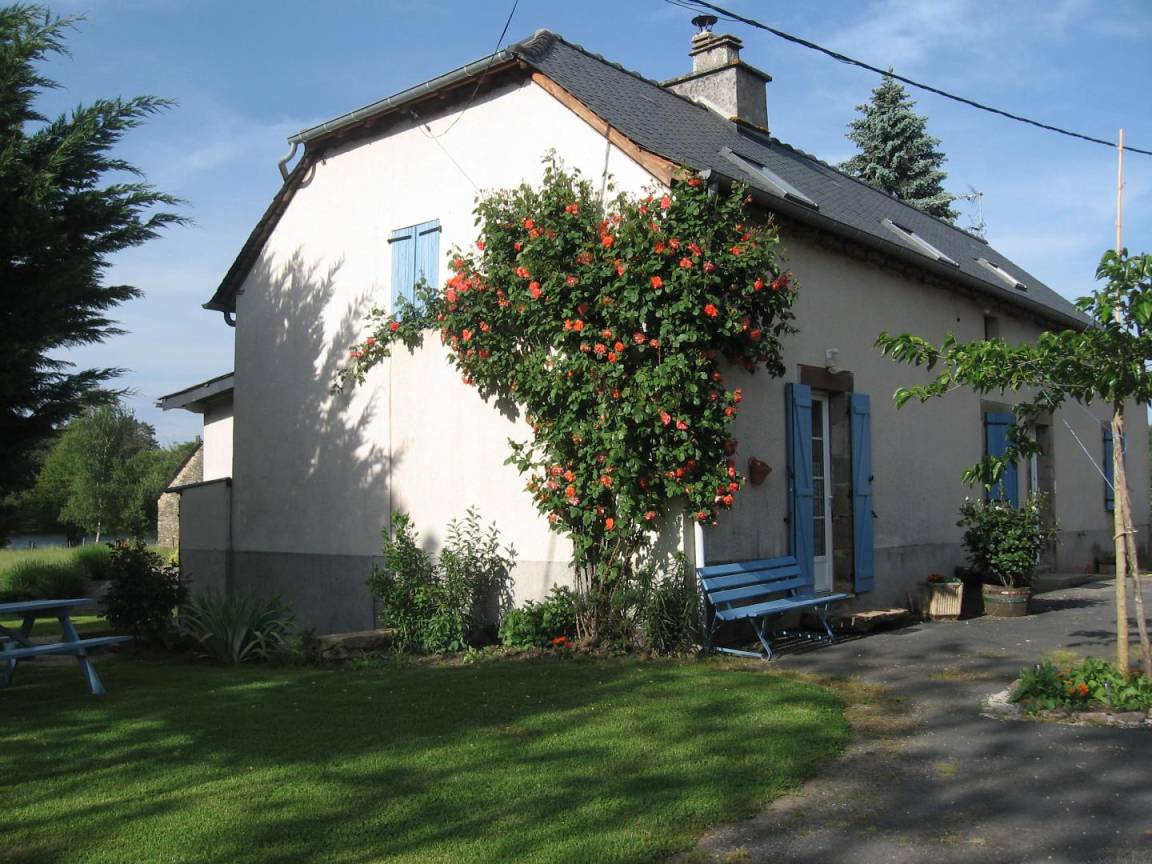 100 M² Gîte ∙ 2 Chambres ∙ 6 Personnes - Turenne
