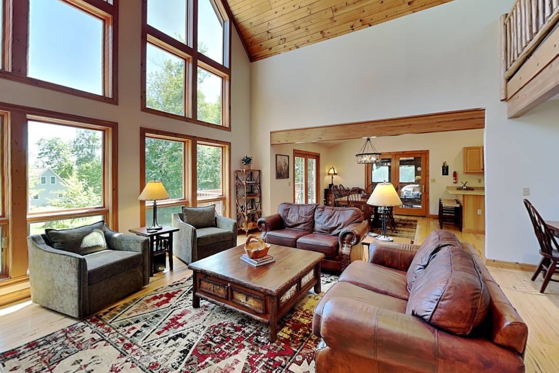 251 M² House ∙ 4 Bedrooms ∙ 10 Guests - Oakland, MD