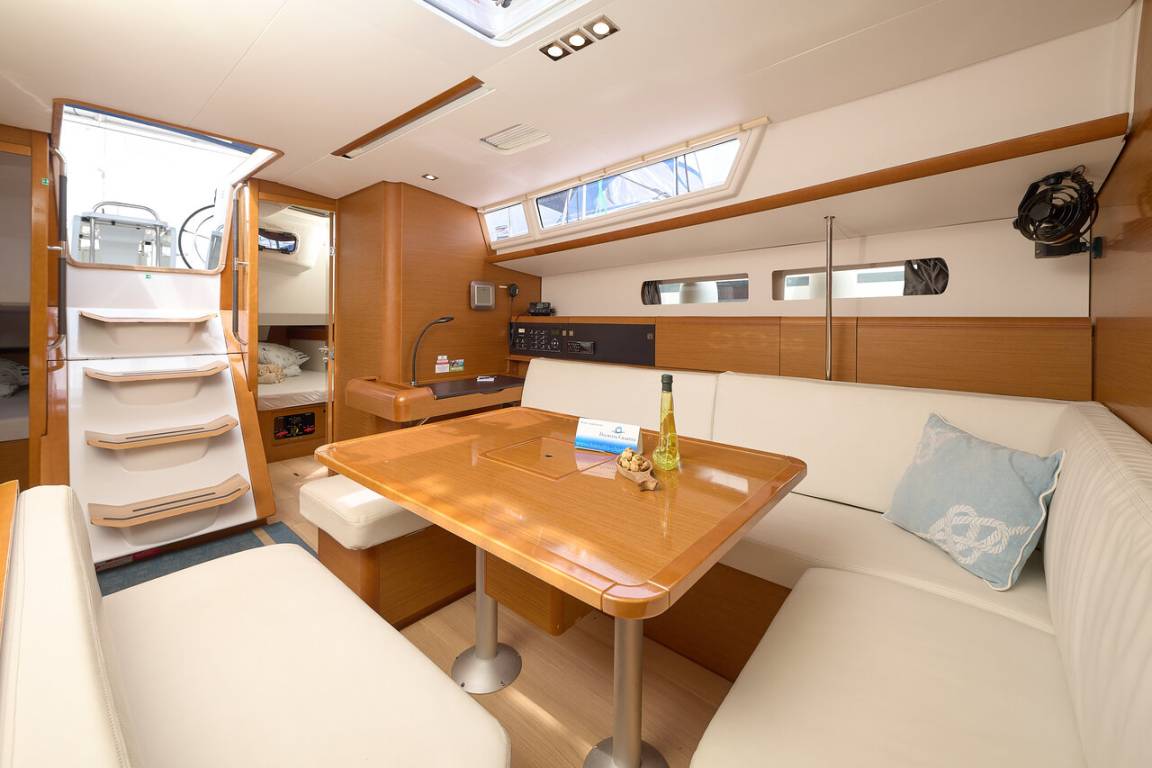 Houseboat ∙ 3 Bedrooms ∙ 6 Guests - Croatia