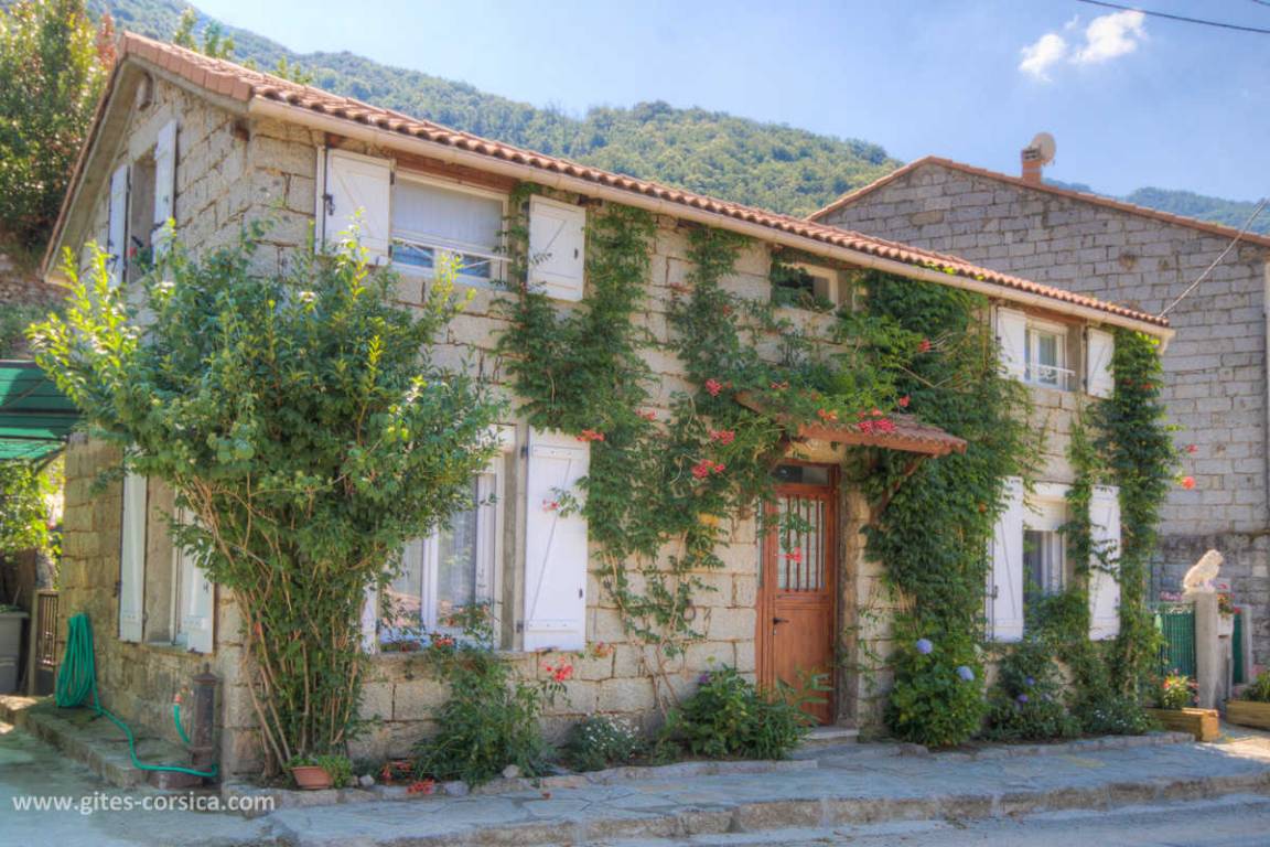 68 M² Gîte ∙ 2 Bedrooms ∙ 5 Guests - Corsica