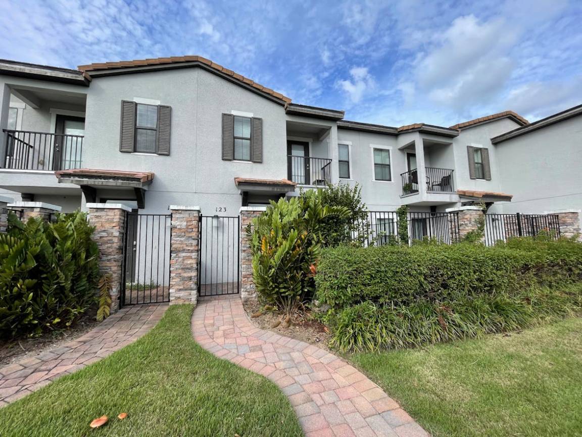 House ∙ 2 Bedrooms ∙ 4 Guests - Davenport, FL