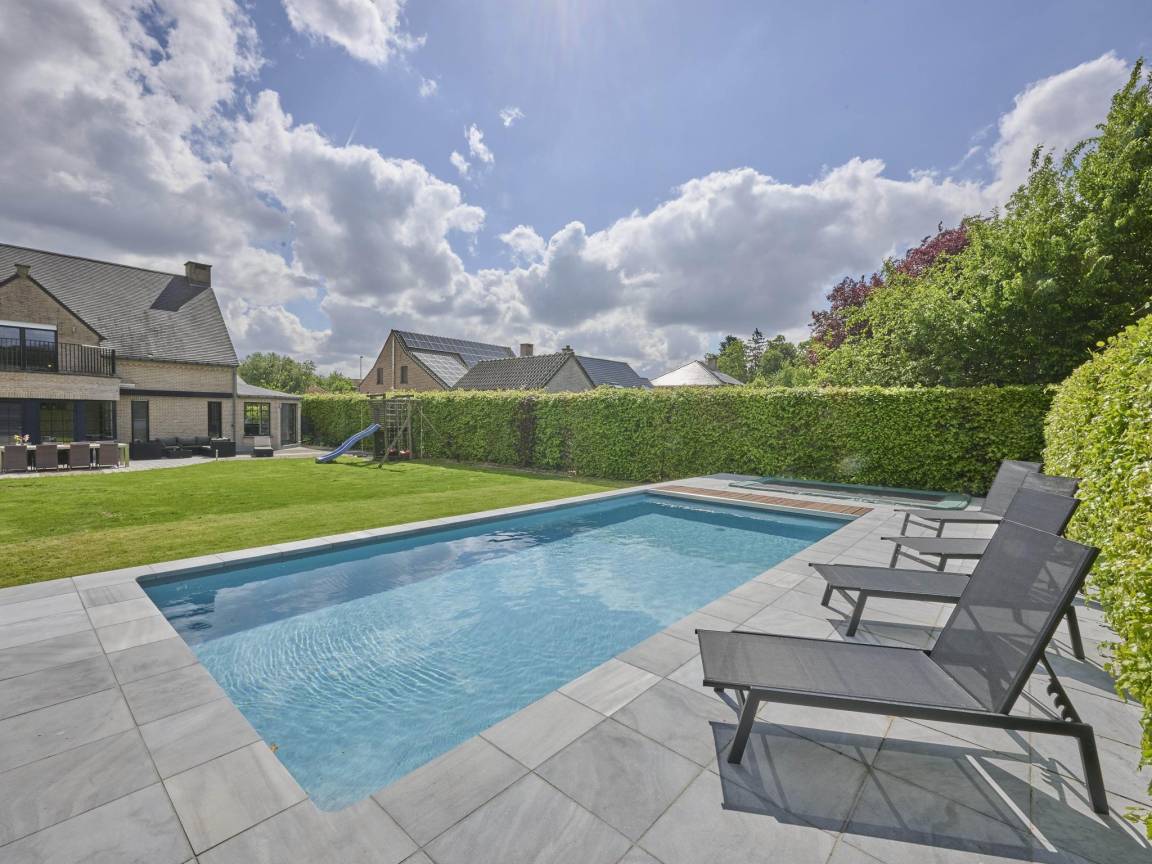 280 M² Maison De Vacances ∙ 4 Chambres ∙ 8 Personnes - Hannut