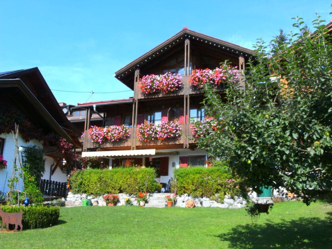 75 M² Ferienwohnung ∙ 2 Schlafzimmer ∙ 5 Gäste - Bad Hindelang