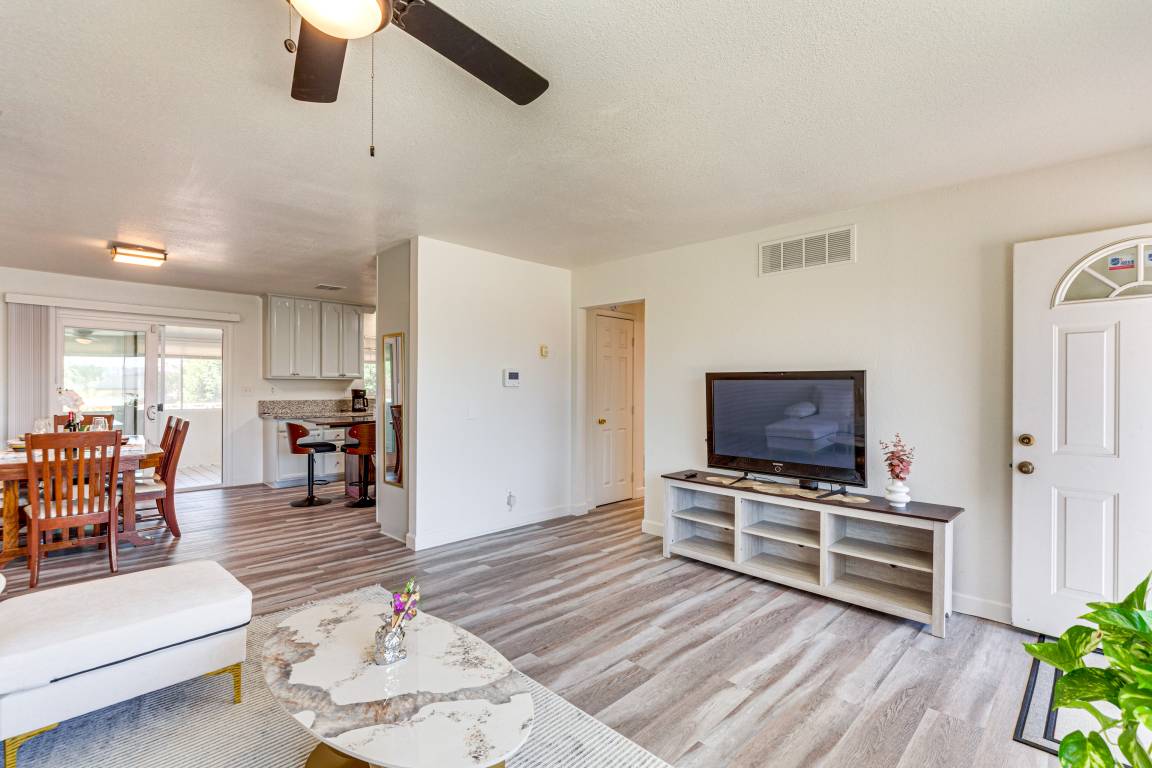 96 M² House ∙ 2 Bedrooms ∙ 4 Guests - Hemet, CA