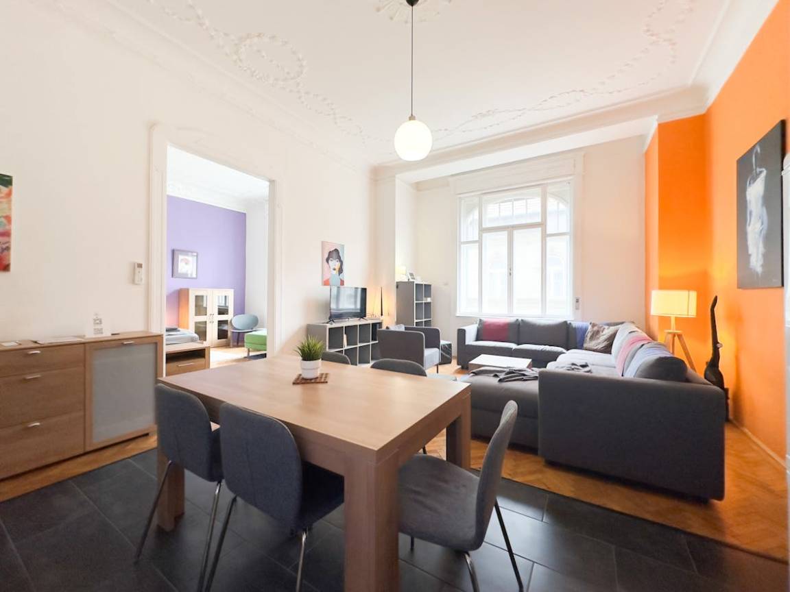 97 M² Apartment ∙ 2 Bedrooms ∙ 4 Guests - Budapest