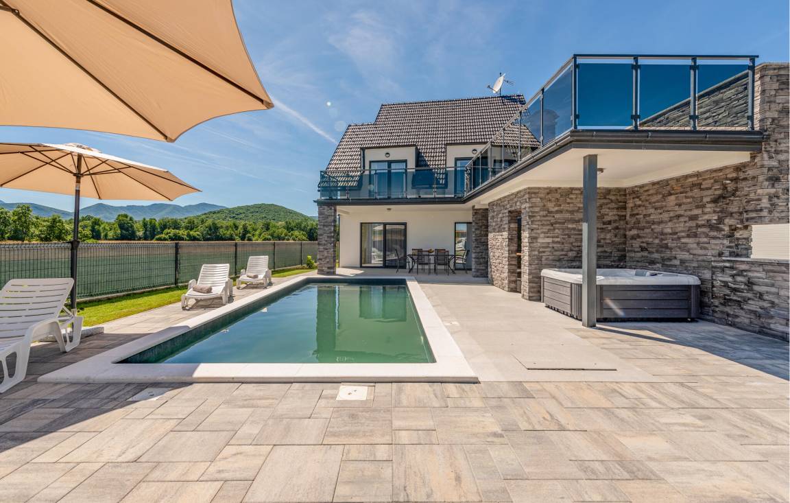 145 M² Casa Vacanza ∙ 3 Camere Da Letto ∙ 8 Ospiti - Gospić