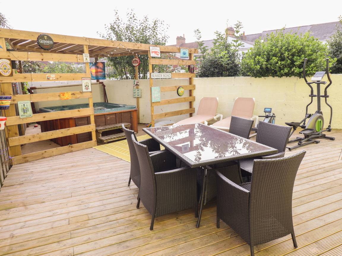 Cottage ∙ 4 Bedrooms ∙ 10 Guests - Withernsea
