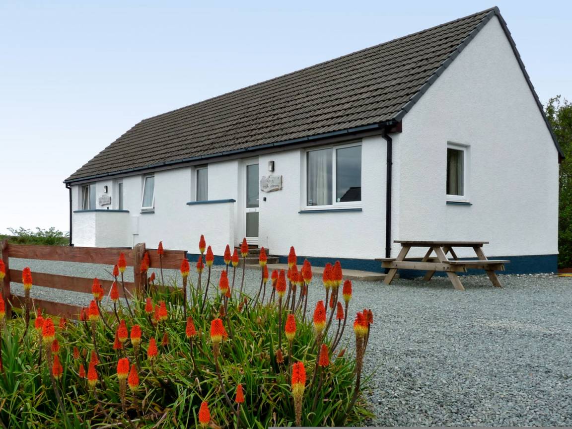 100 M² House ∙ 2 Bedrooms ∙ 4 Guests - Uig