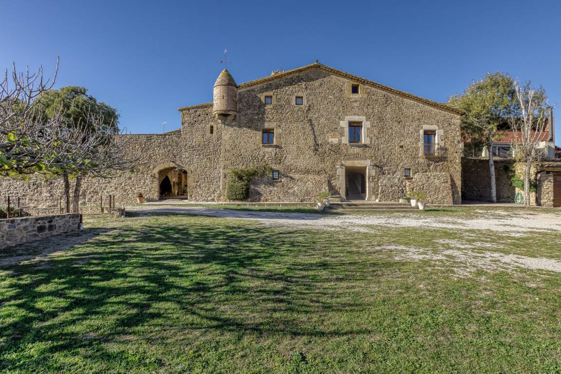 720 M² House ∙ 5 Bedrooms ∙ 10 Guests - Peratallada
