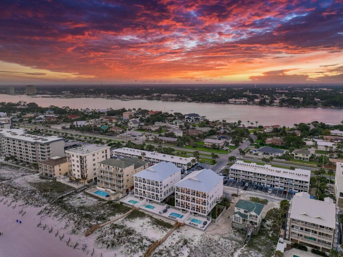558 M² House ∙ 8 Bedrooms ∙ 20 Guests - Florida Panhandle, FL
