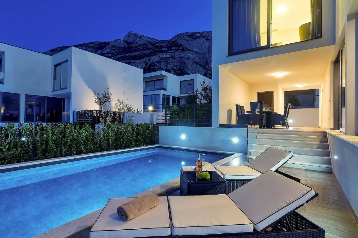 200 M² Villa ∙ 3 Schlafzimmer ∙ 6 Gäste - Makarska
