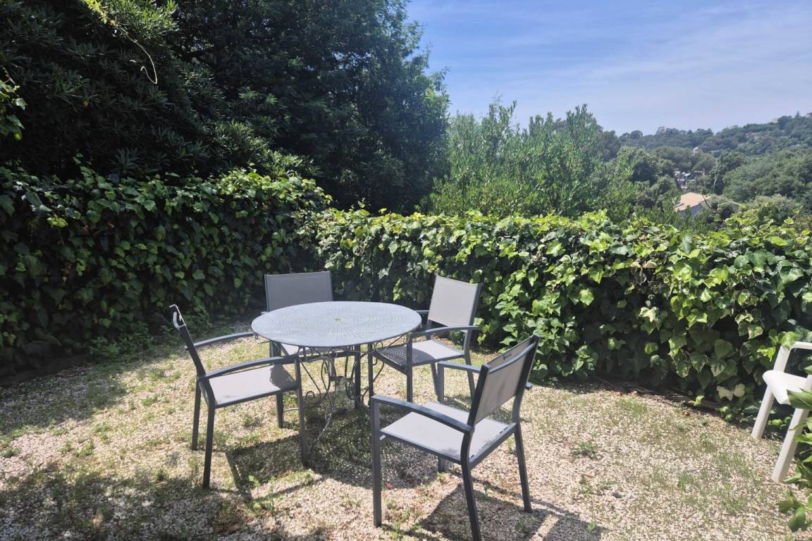 50 M² Huoneisto ∙ 2 Makuuhuonetta ∙ 4 Vierasta - Hyères
