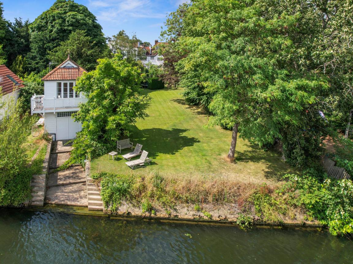 Cottage ∙ 6 Bedrooms ∙ 11 Guests - Epsom