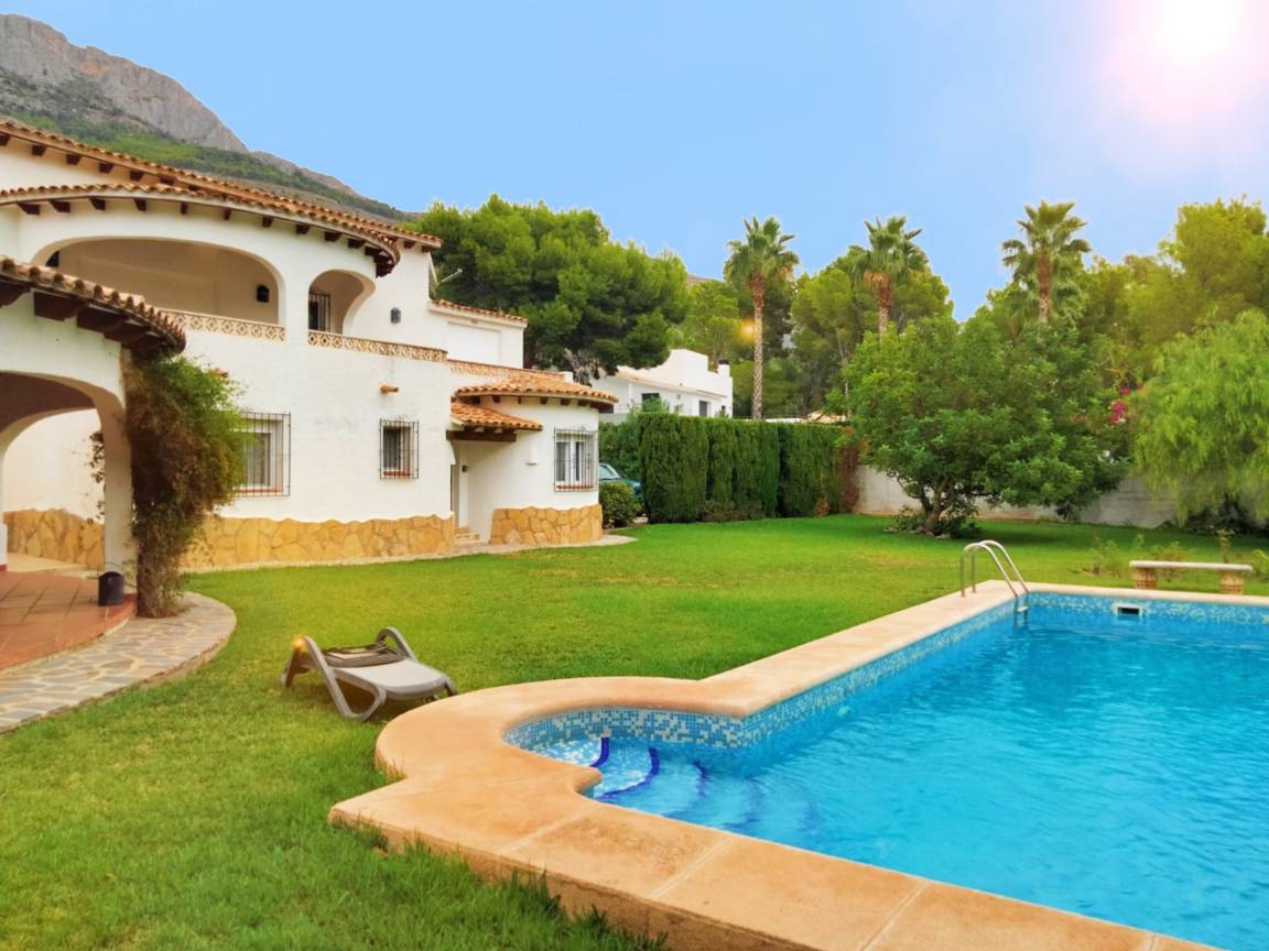 200 M² Villa ∙ 4 Bedrooms ∙ 6 Guests - Altea