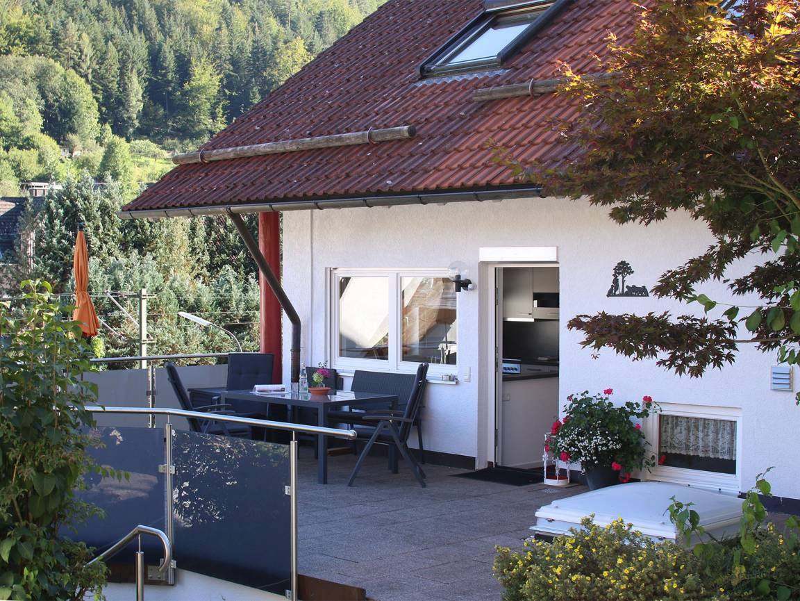 78 M² Ferienwohnung ∙ 2 Schlafzimmer ∙ 4 Gäste - Bad Wildbad