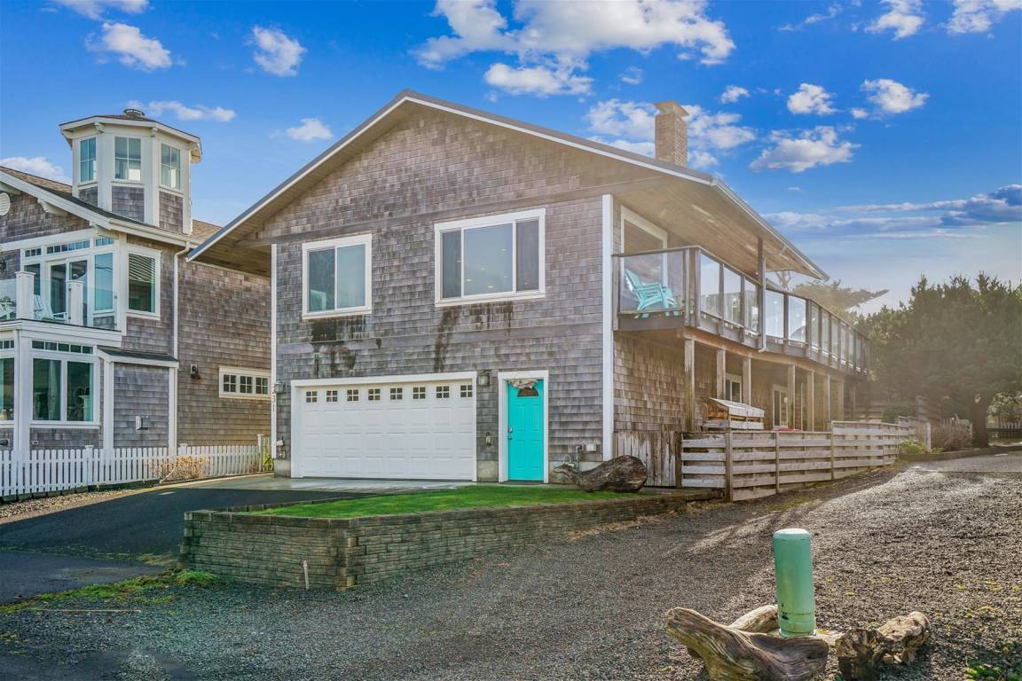 House ∙ 4 Bedrooms ∙ 6 Guests - Cannon Beach, OR