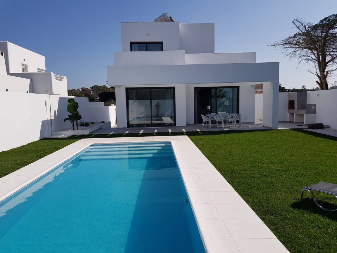 180 M² Villa ∙ 4 Chambres ∙ 8 Personnes - Conil de la Frontera