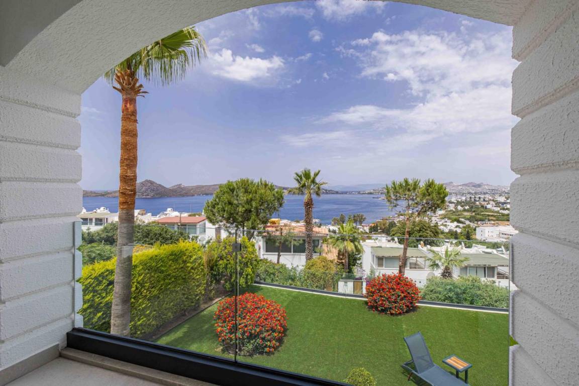 240 M² Villa ∙ 4 Bedrooms ∙ 8 Guests - Gümüşlük
