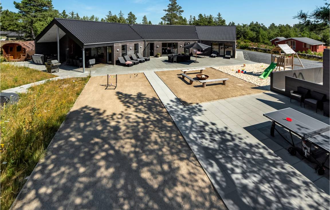 236 M² House ∙ 6 Bedrooms ∙ 14 Guests - Vejers