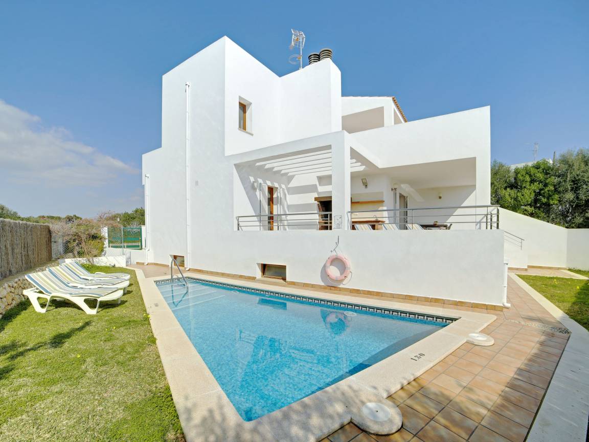 140 M² Villa ∙ 3 Bedrooms ∙ 6 Guests - Cala d'Or