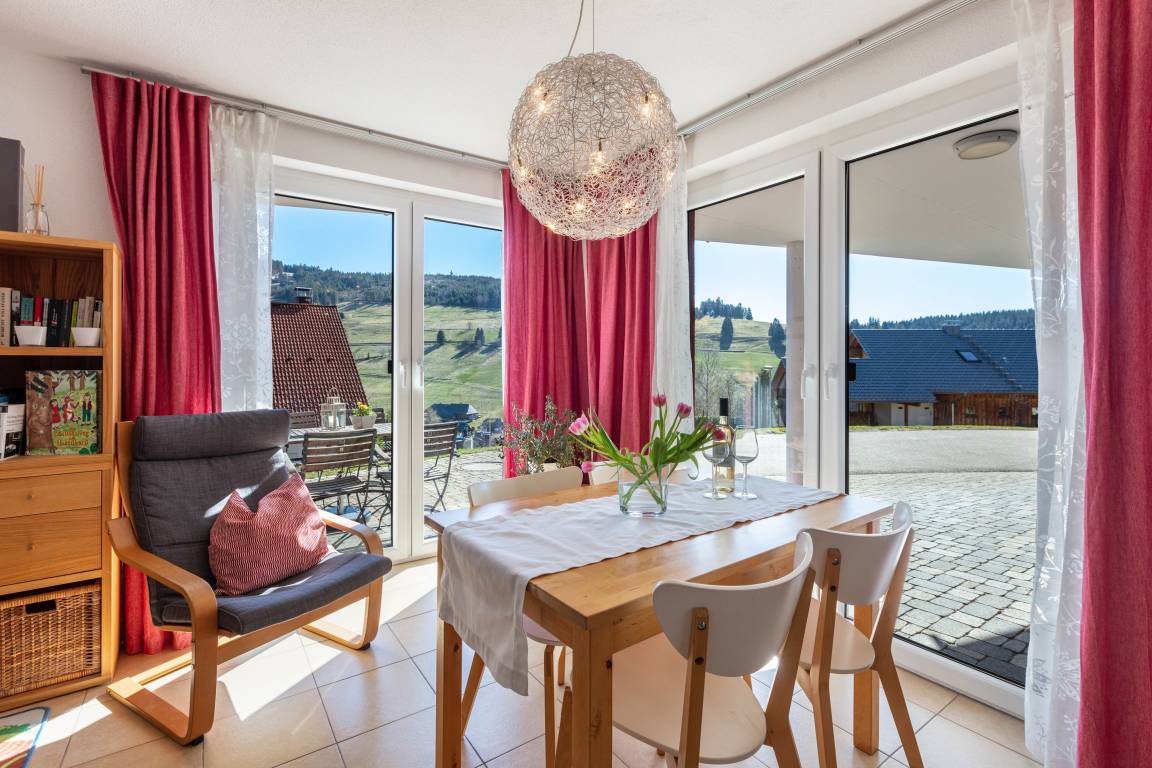 65 M² Ferienwohnung ∙ 2 Schlafzimmer ∙ 4 Gäste - Notschrei