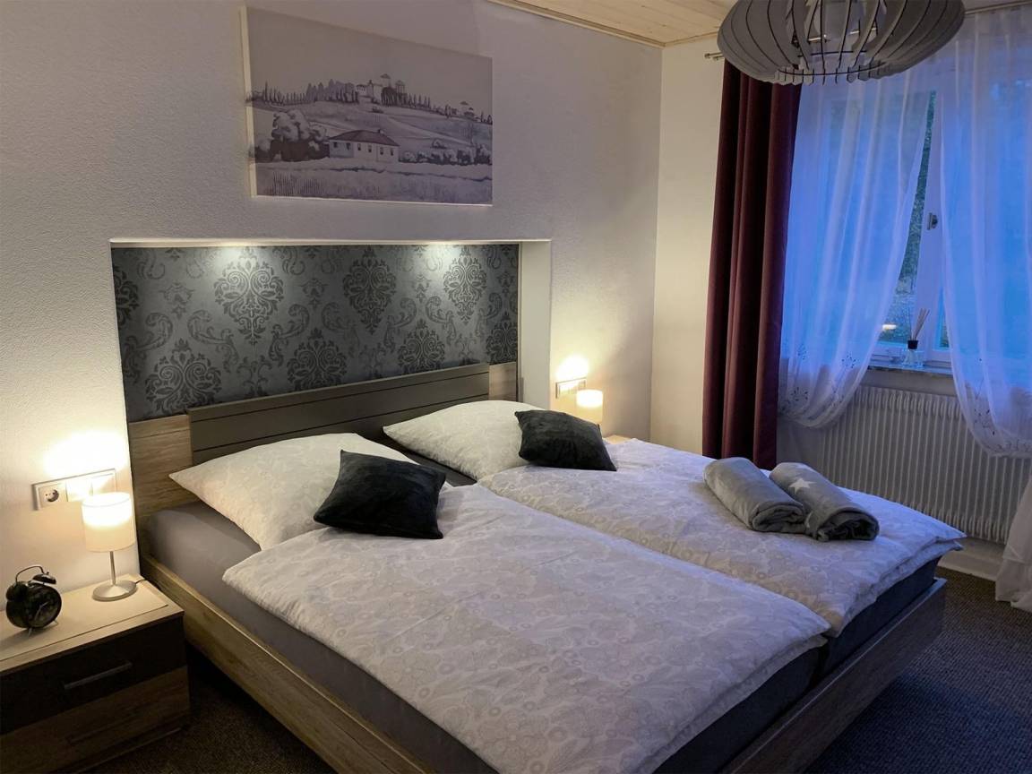 80 M² Ferienwohnung ∙ 2 Schlafzimmer ∙ 4 Gäste - Albstadt