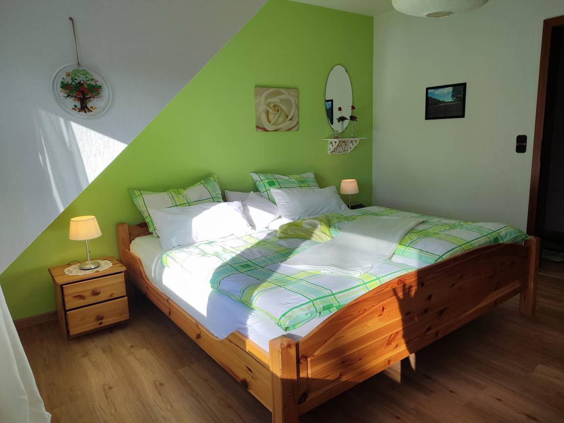 90 M² Ferienwohnung ∙ 2 Schlafzimmer ∙ 4 Gäste - Bispingen