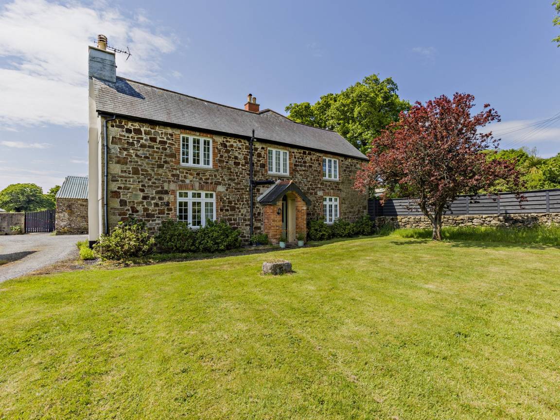 Cottage ∙ 6 Bedrooms ∙ 13 Guests - Devon