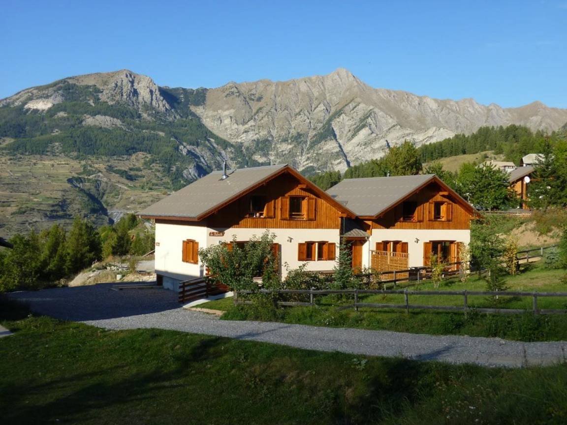 87 M² Chalet ∙ 5 Bedrooms ∙ 15 Guests - Embrun
