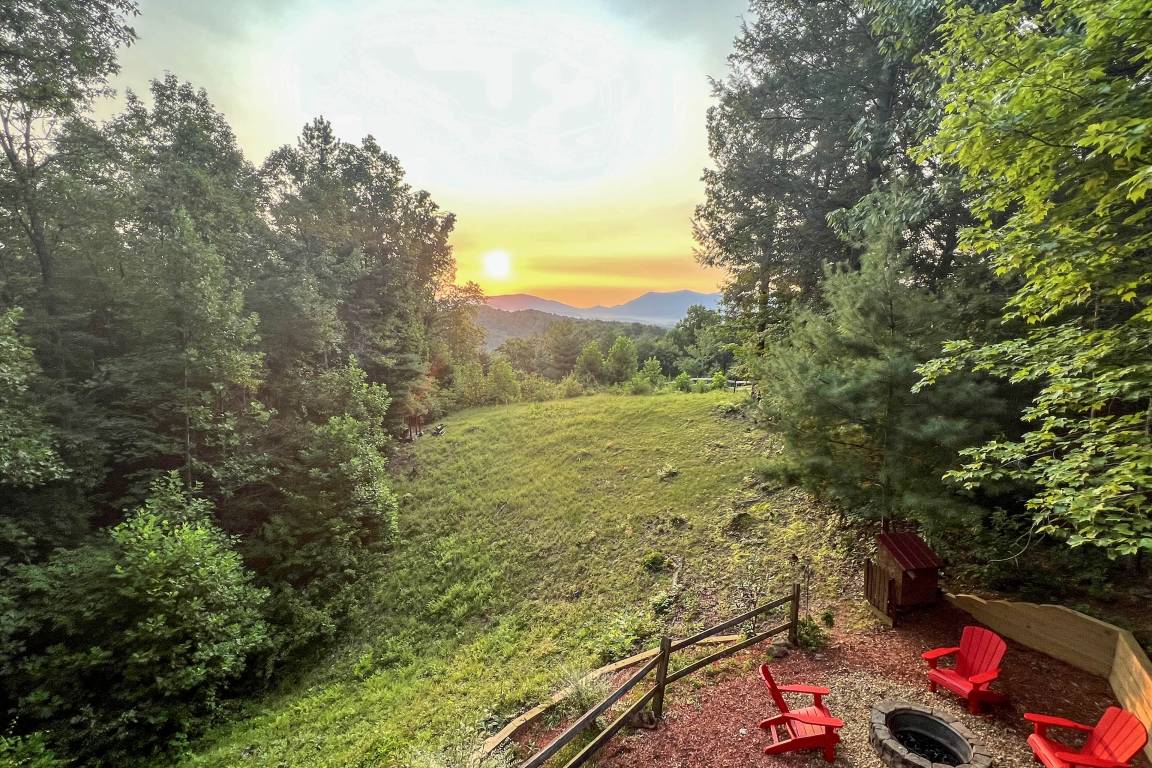 292 M² House ∙ 4 Bedrooms ∙ 10 Guests - Ellijay, GA