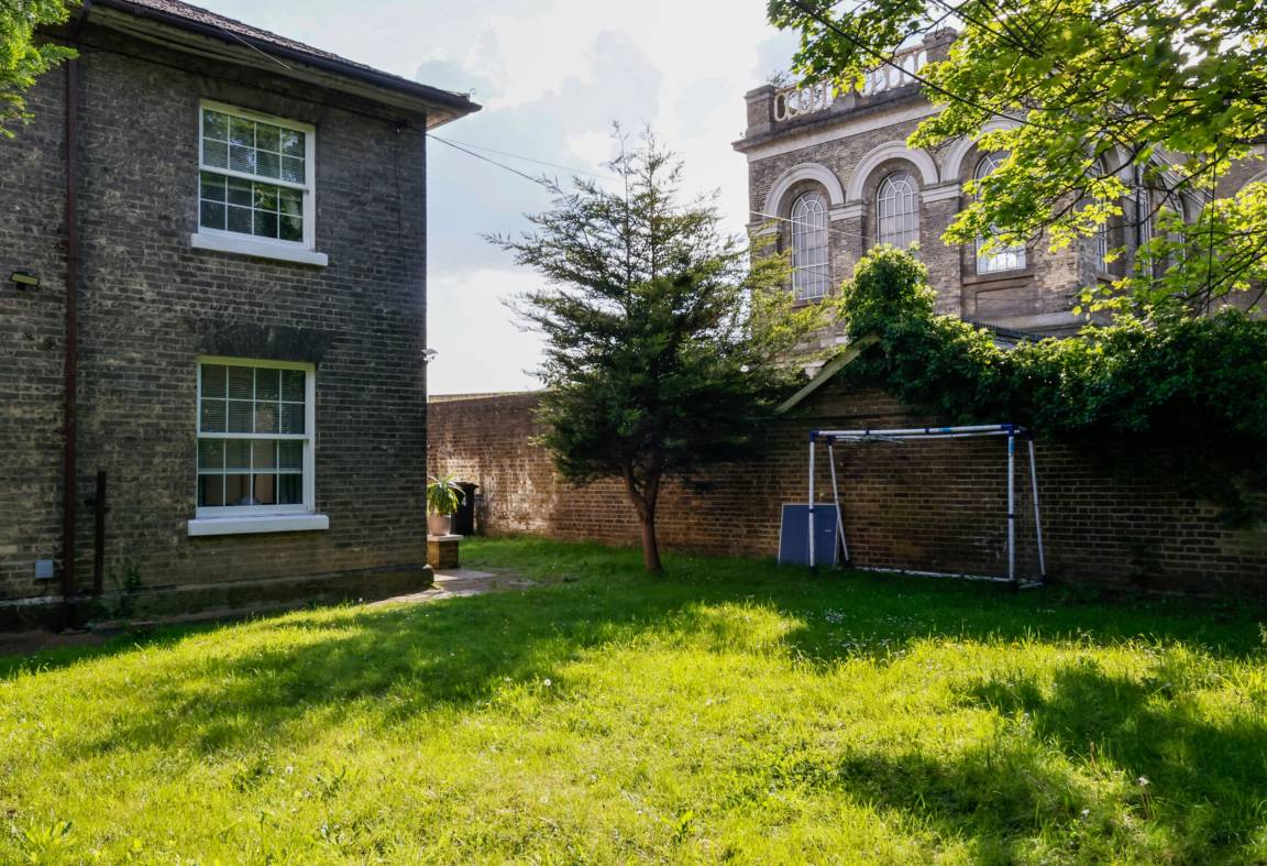 160 M² Cottage ∙ 3 Bedrooms ∙ 8 Guests - Epsom