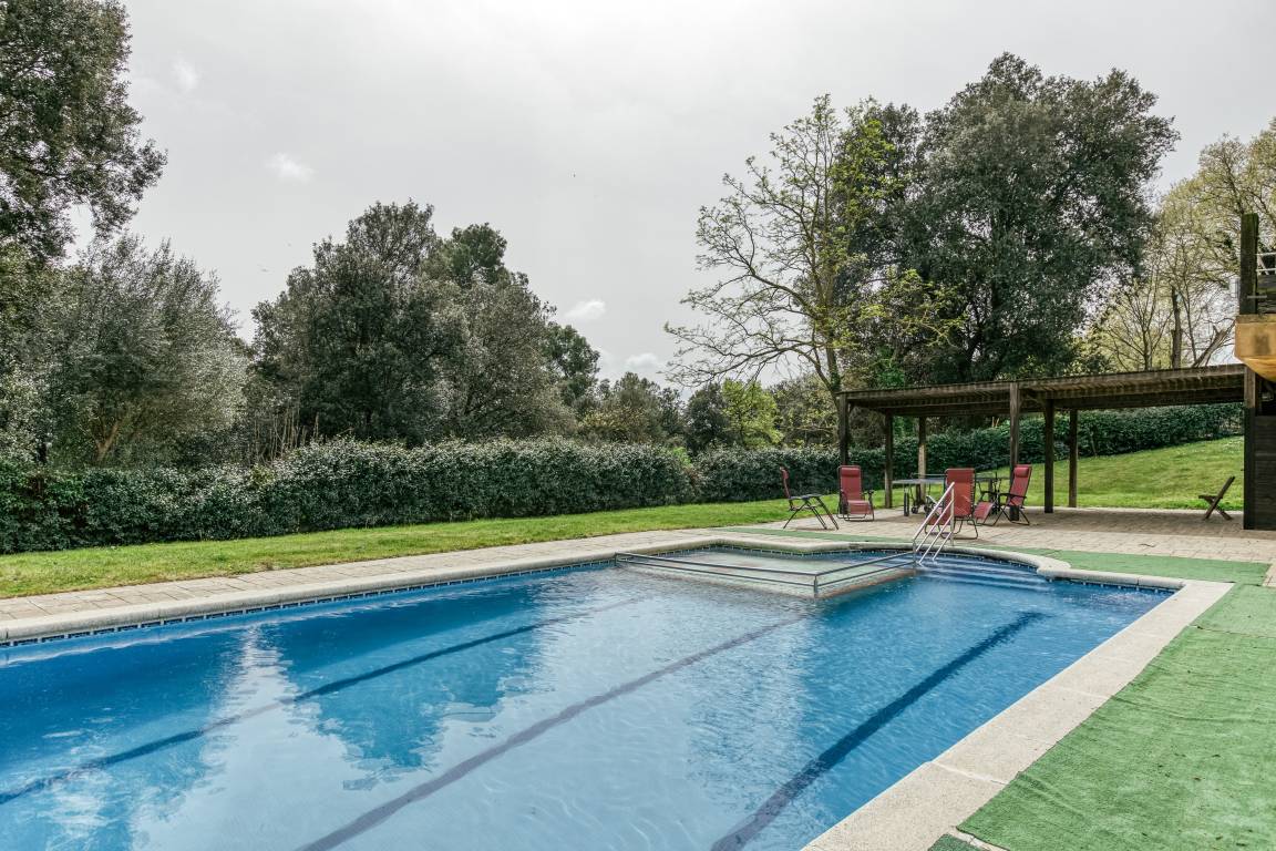 1416 M² Casa ∙ 9 Habitaciones ∙ 30 Huéspedes - Banyoles