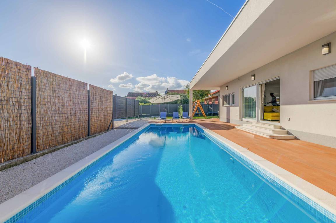 100 M² Villa ∙ 4 Bedrooms ∙ 8 Guests - Split