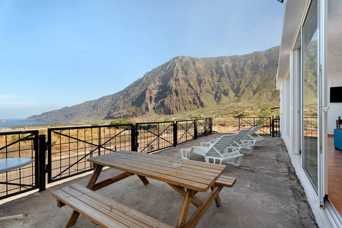 96 M² House ∙ 3 Bedrooms ∙ 8 Guests - El Hierro