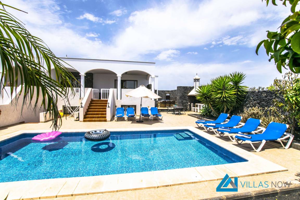210 M² Villa ∙ 4 Bedrooms ∙ 8 Guests - Playa Blanca
