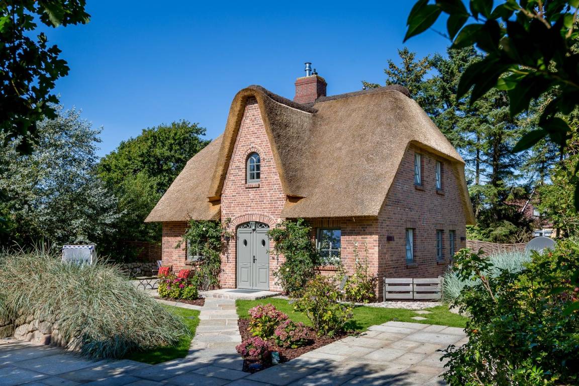 180 M² Talo ∙ 4 Makuuhuonetta ∙ 7 Vierasta - List