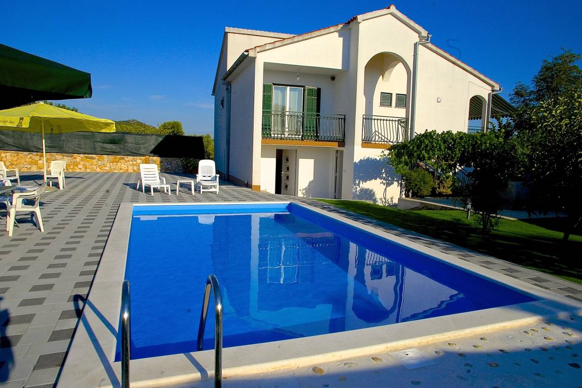 130 M² Maison De Vacances ∙ 3 Chambres ∙ 8 Personnes - Pirovac
