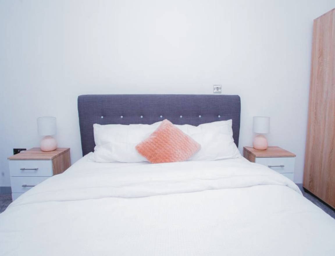75 M² Apartment ∙ 2 Bedrooms ∙ 7 Guests - Doncaster