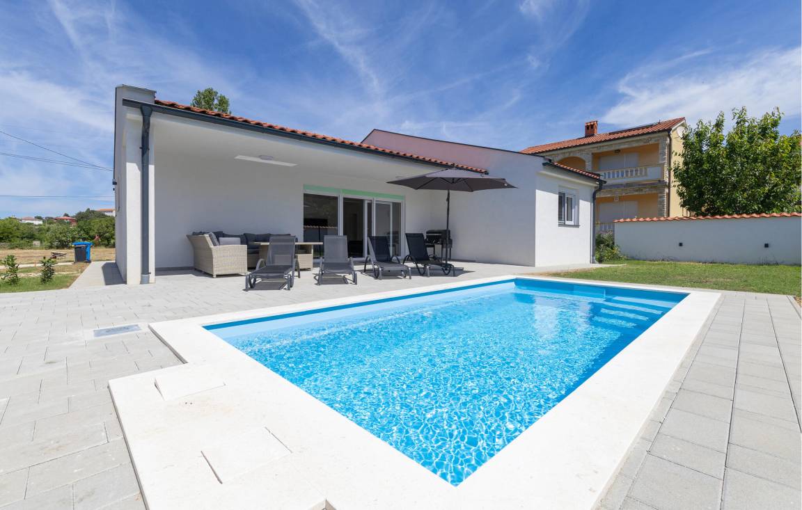 122 M² House ∙ 3 Bedrooms ∙ 6 Guests - Rab