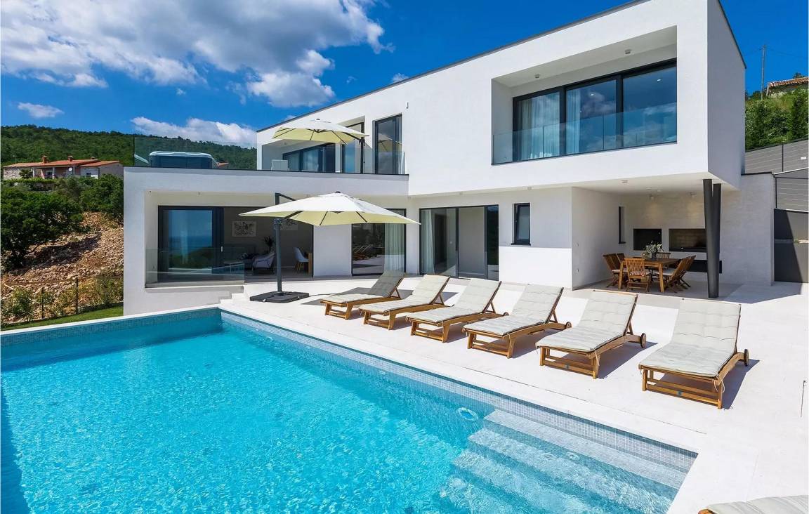 290 M² House ∙ 4 Bedrooms ∙ 8 Guests - Labin