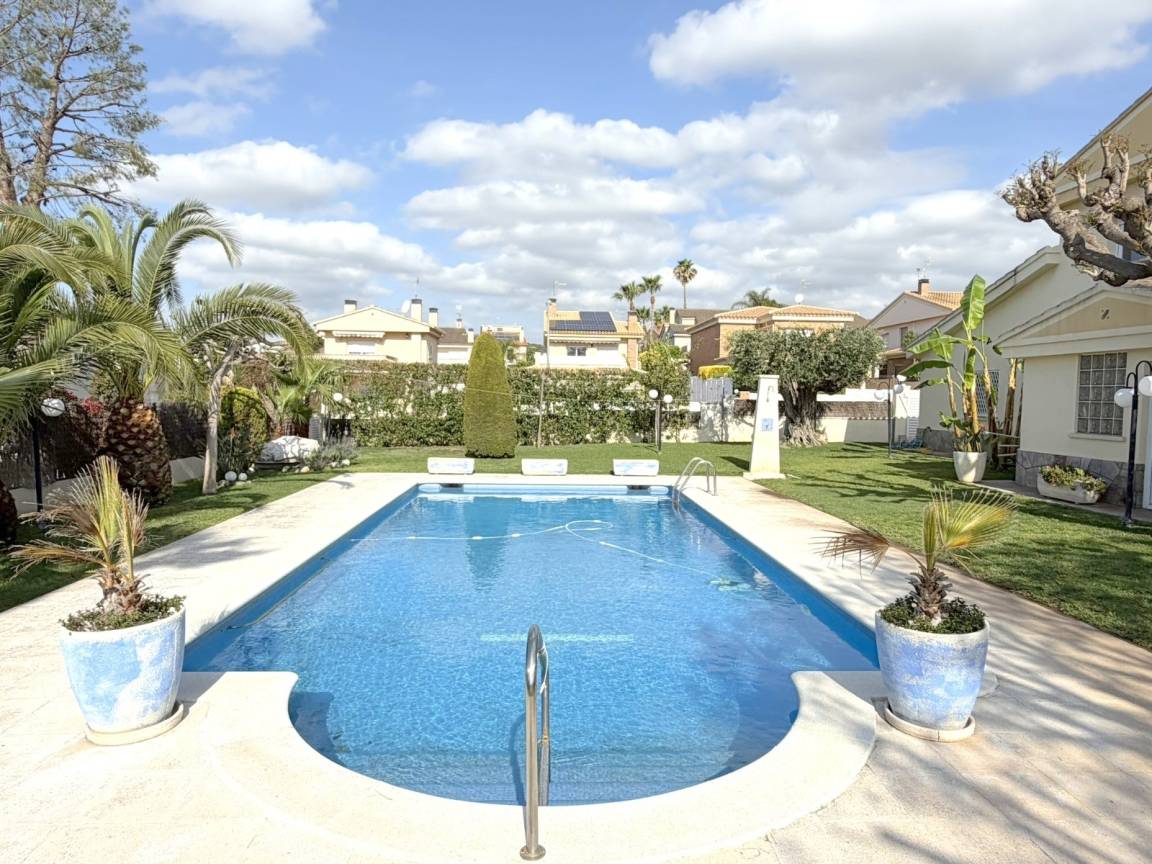 197 M² Maison De Vacances ∙ 4 Chambres ∙ 10 Personnes - Cunit