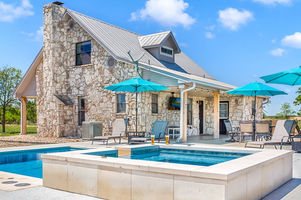 House ∙ 3 Bedrooms ∙ 8 Guests - Luckenbach, TX