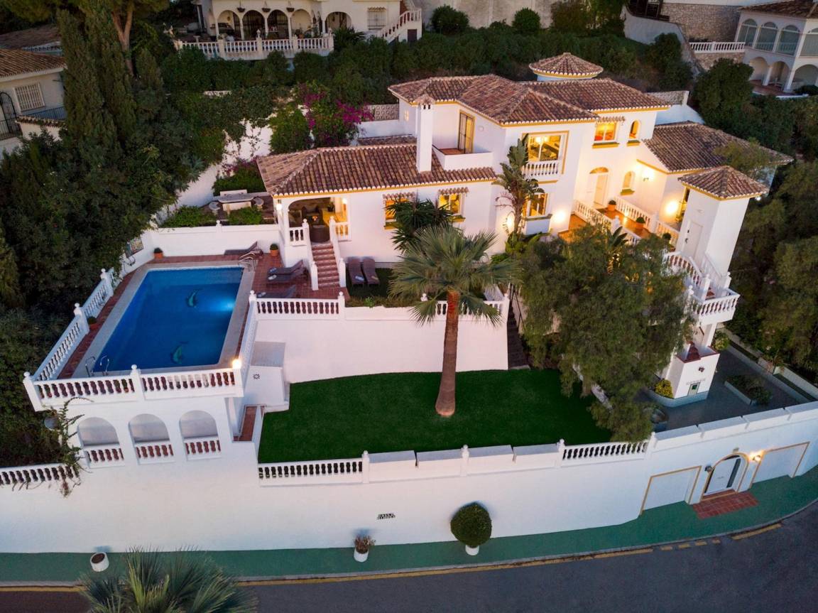 340 M² Villa ∙ 6 Bedrooms ∙ 14 Guests - La Cala de Mijas