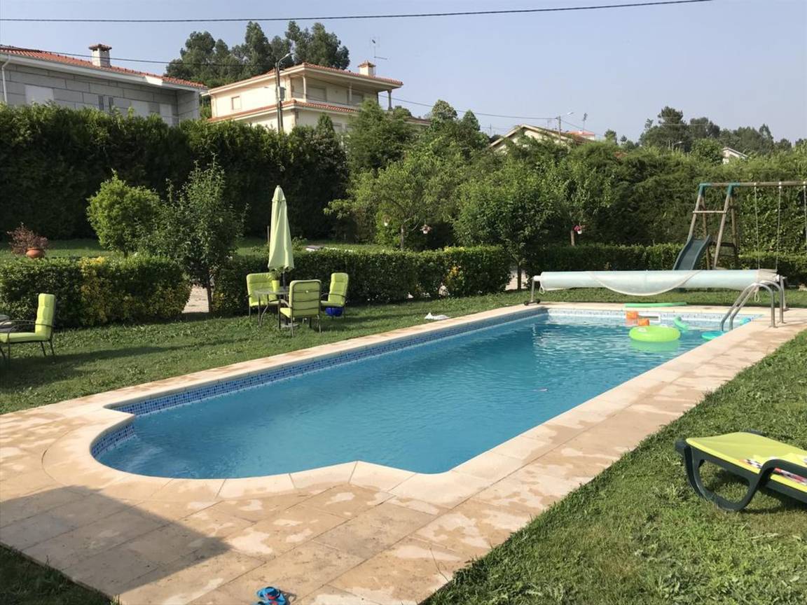 150 M² Villa ∙ 2 Slaapkamers ∙ 6 Gasten - Lousada
