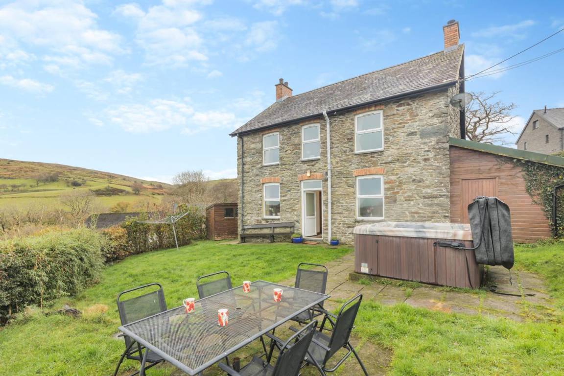 Cottage ∙ 4 Bedrooms ∙ 6 Guests - Machynlleth