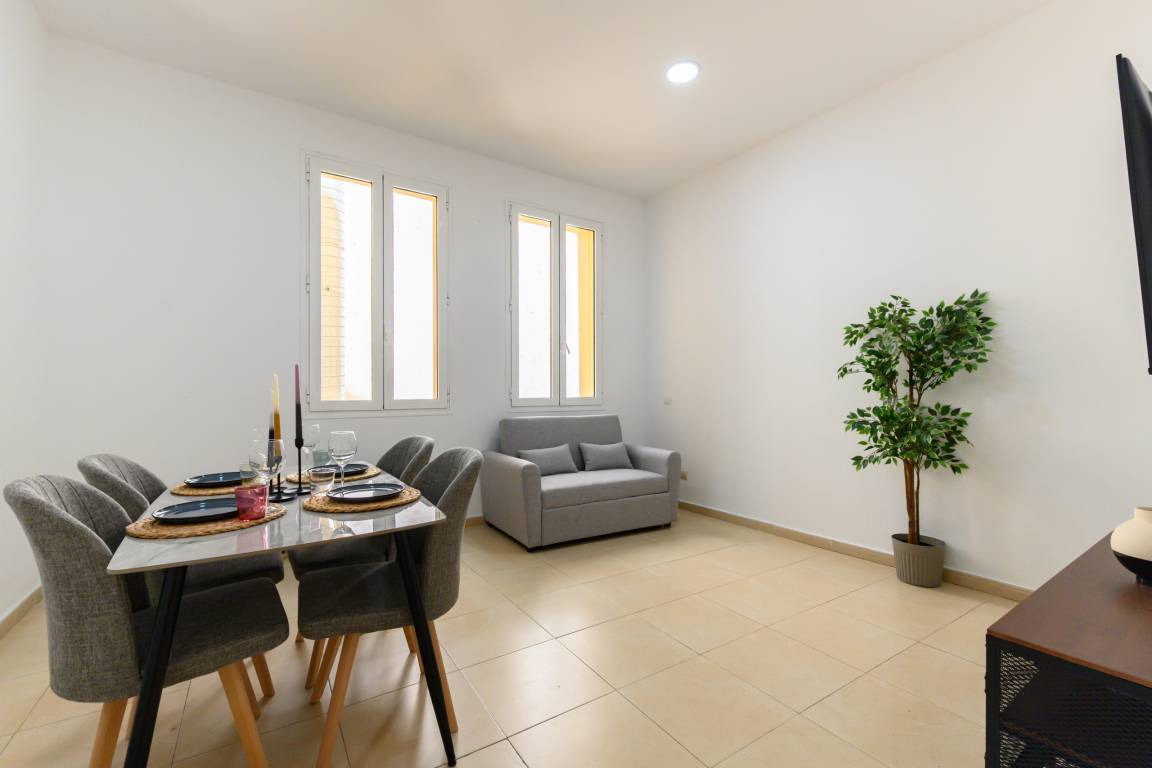 85 M² Apartment ∙ 2 Bedrooms ∙ 5 Guests - Madrid