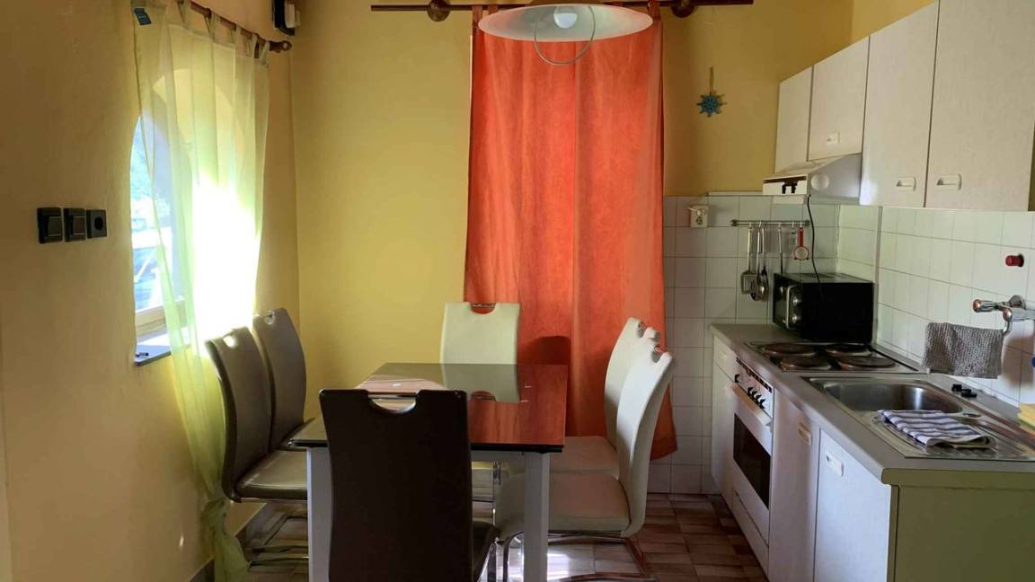90 M² Ferienhaus ∙ 2 Schlafzimmer ∙ 4 Gäste - Gyenesdiás