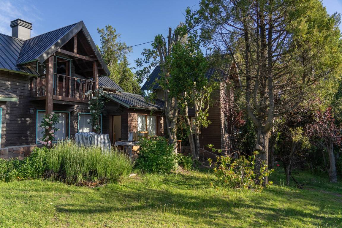 210 M² House ∙ 5 Bedrooms ∙ 8 Guests - Villa La Angostura